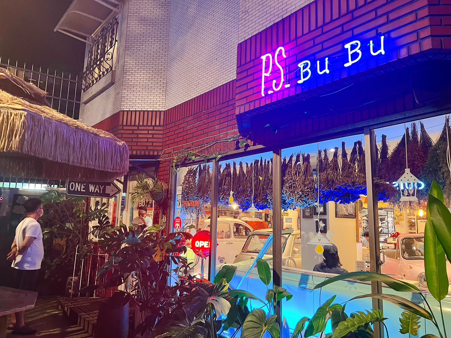 台北寵物友善。天母寵物友善。PS BUBU 金屋藏車食堂。好吃好拍又好聚的好評餐廳。 - 盧娜的美麗日記